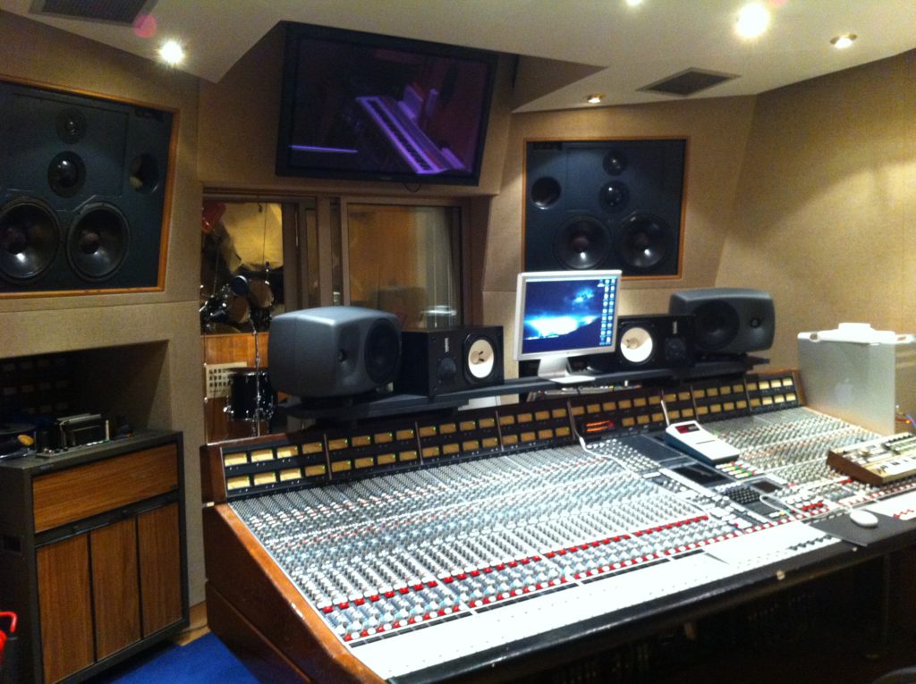 Red_Bus_Studio_2_SSL_6056_Console_1 - Celebs & Fashion Mag